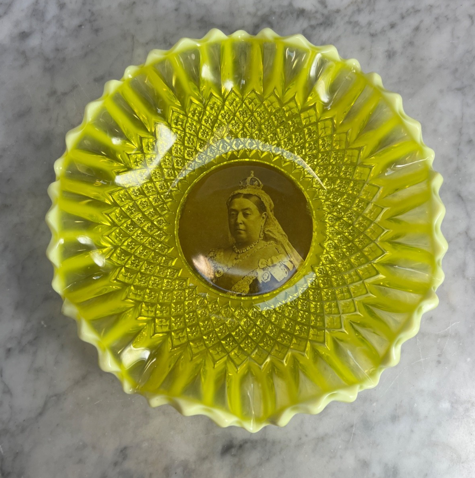 Davidson Vaseline Opalescent Victorian Glass "Queens Crown" Portrait ...