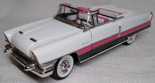 Road Signature 1955 PACKARD CARIBBEAN 1/18 Scale Diecast - White / Pink ...