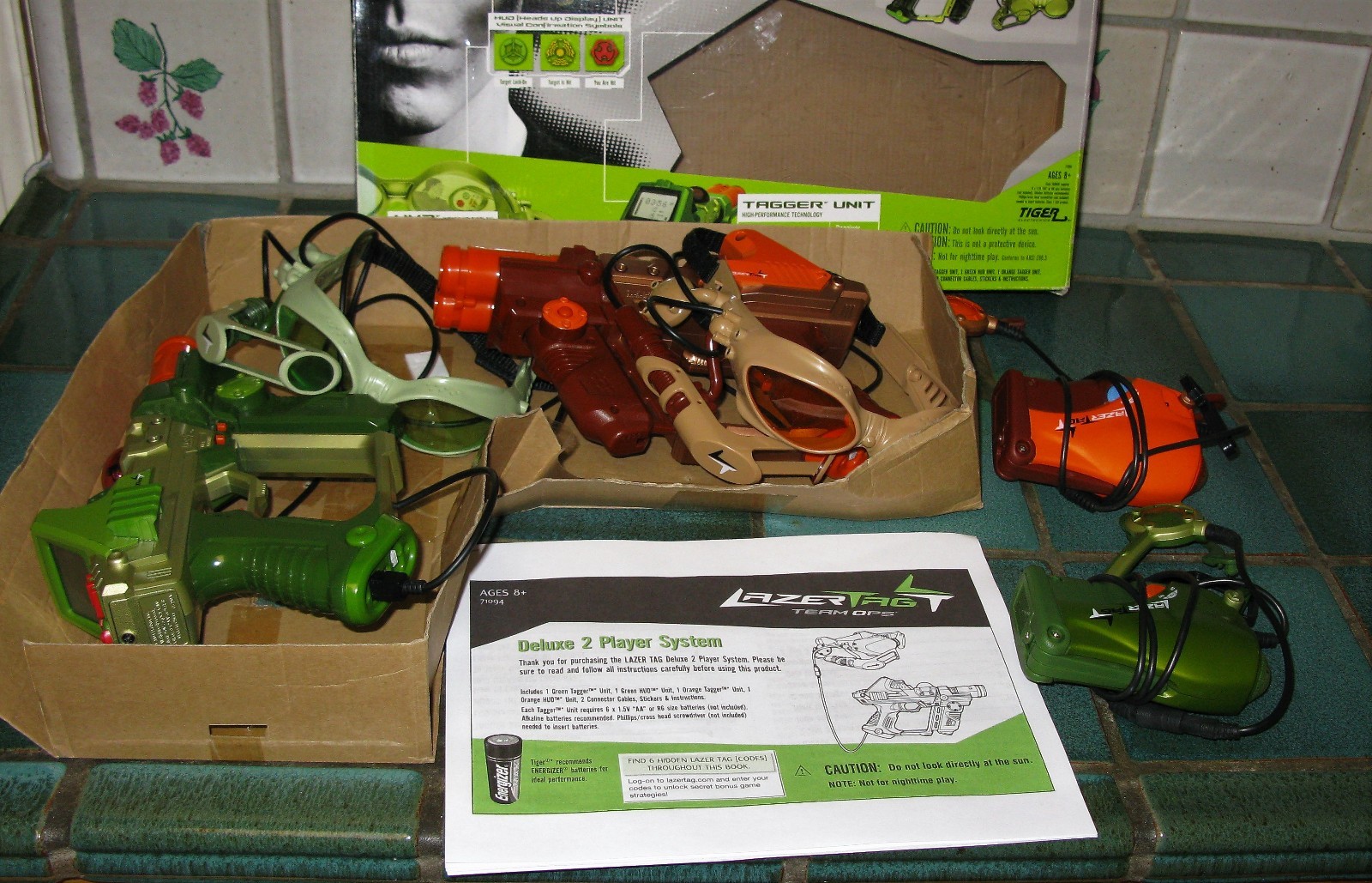 LAZER TAG TEAM OPS SET (2 TAGGER UNITS (GUNS), 2 HUD UNITS, + 2 BONUS ...