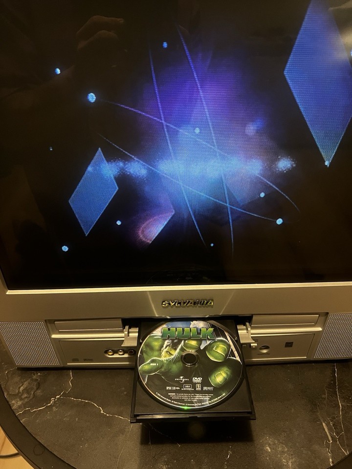 SYLVANIA 6520PDE 20" CRT Flat Screen TV Built-in DVD Player Silver 480i ...