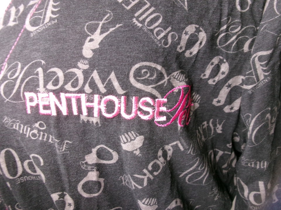 Reversible Black/Hot Pink Penthouse Pet Bedroom Accessories Cotton Robe ...