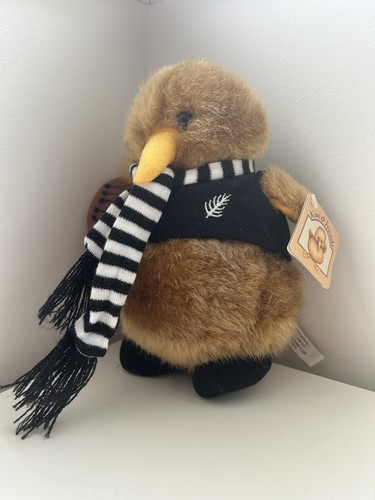 Kiwi And Friends All Blacks With Rugby Ball Kiwi Plush 20cm - With Tags ...