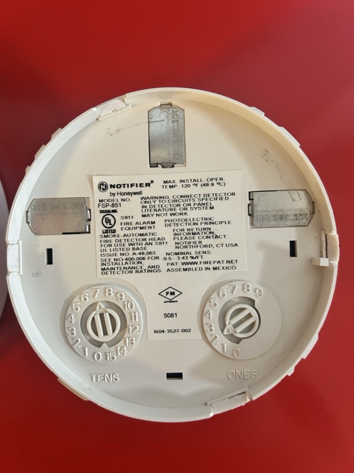 Notifier FSP-851 Photoelectric Smoke Detector (Lot Of 9 All With Bases ...