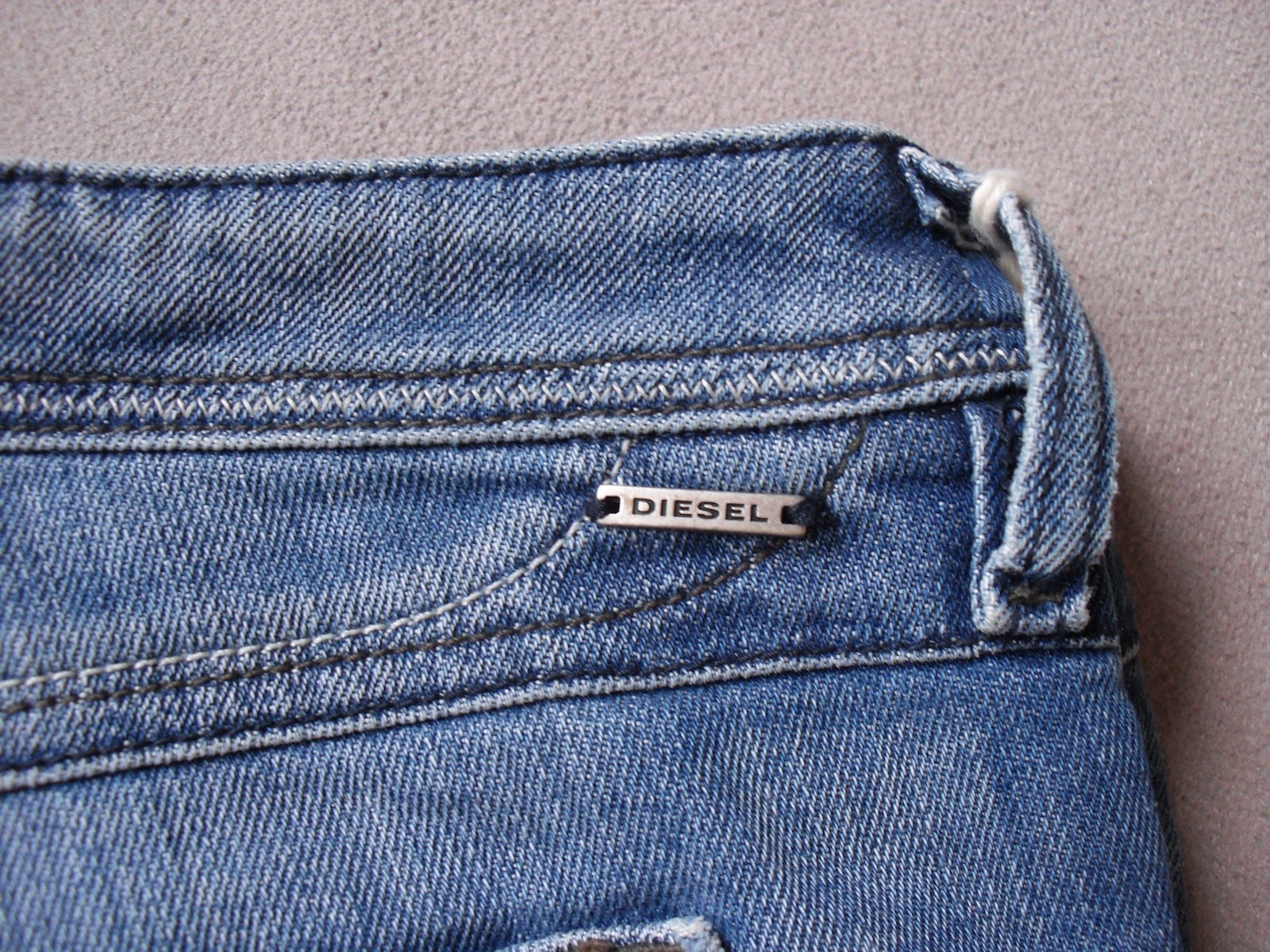 DIESEL LOWKY 8IG WOMENS STRAIGHT LEG STRETCH JEANS SIZE 28 NEW MADE IN ...