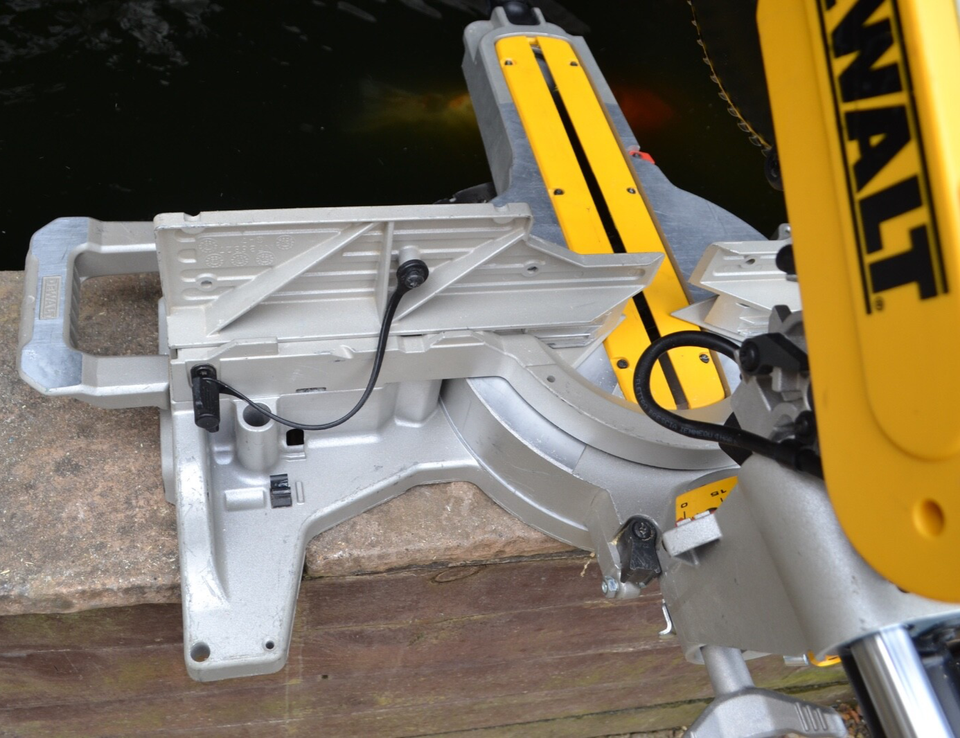 DeWALT DWS780-GB CORDED 230V 1675W 305mm DOUBLE BEVEL SLIDING COMPOUND ...