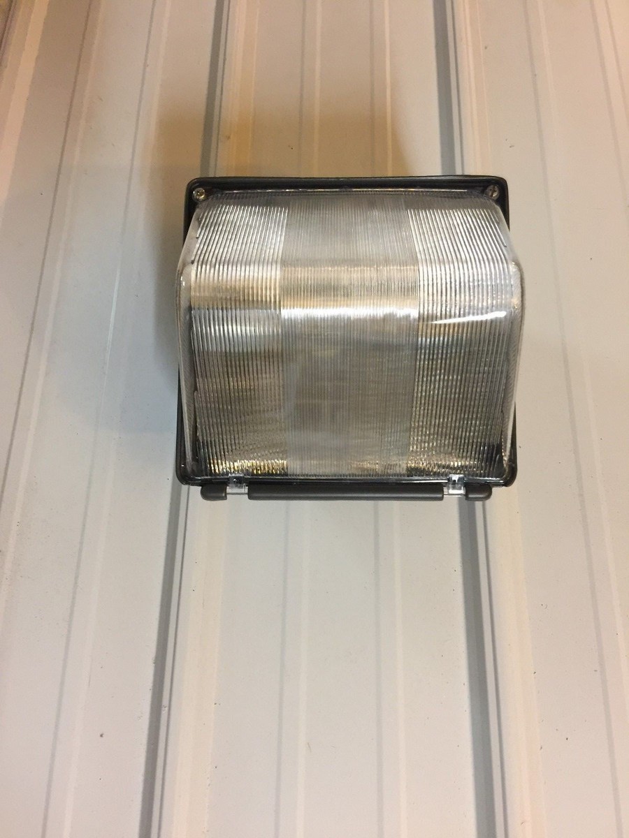 Bronze Fluorescent Security Outdoor Lighting 100 Watt Bronze Metal