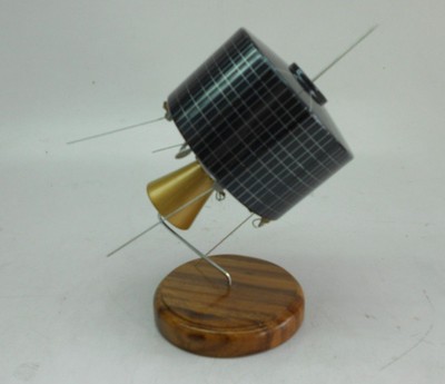 SYNCOM 1 USA Hughes Satellite Desktop Kiln Dry Wood Model Free Shipping ...