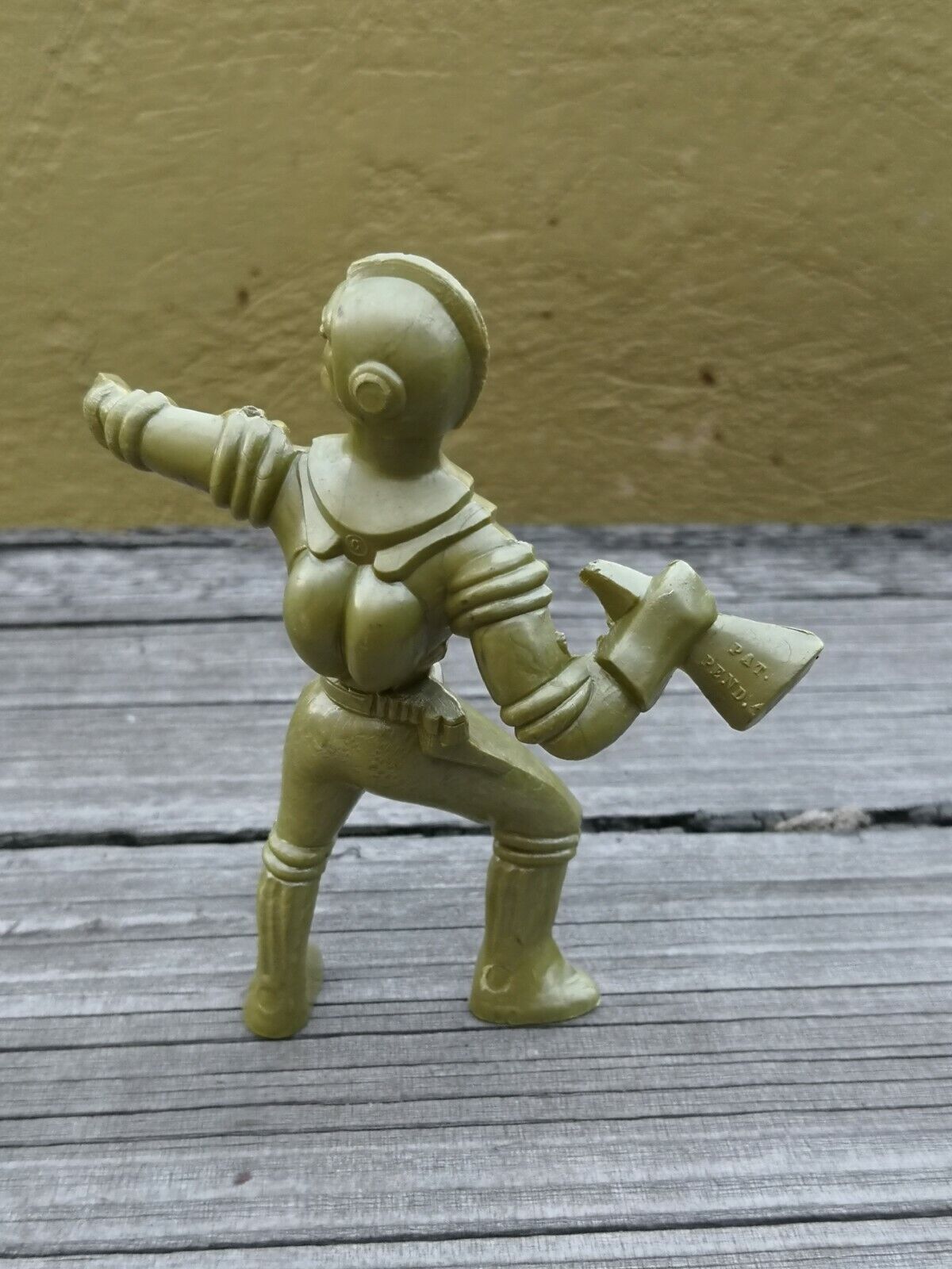 VTG ARCHER AJAX STYLE GREEN SPACEMAN FIGURE MARX WITH HORN ASTRONAUT TO ...