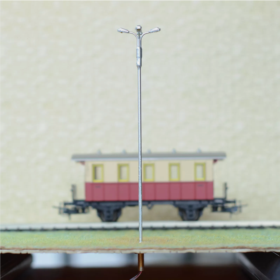 10 x HO scale model railroad plaza street lights LED lampposts flood ...