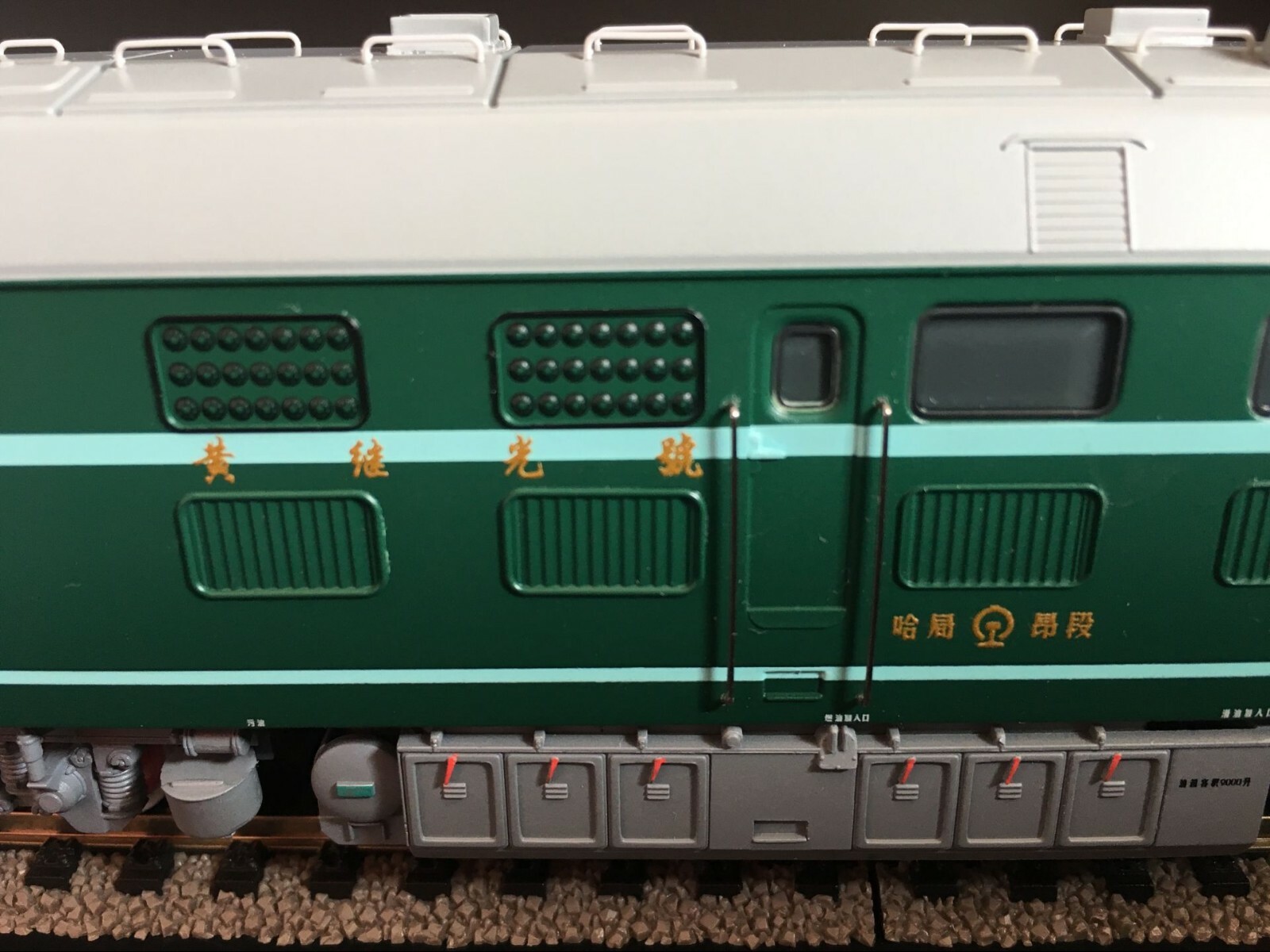 Bachmann China Railway DF4B Diesel Locomotive (Huang Ji Guang) (#1220 ...