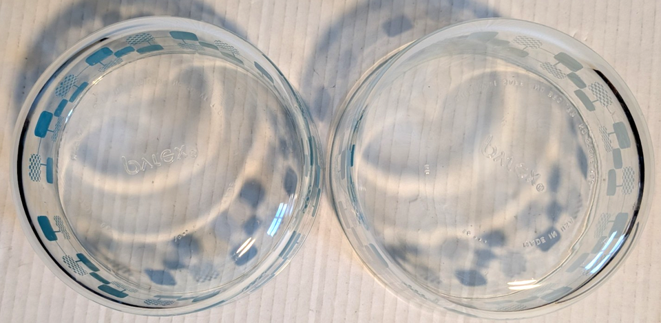 2 Pyrex 4 Cup Storage Bowls 7201 and 1 Lid Blue White Retro Geometric ...