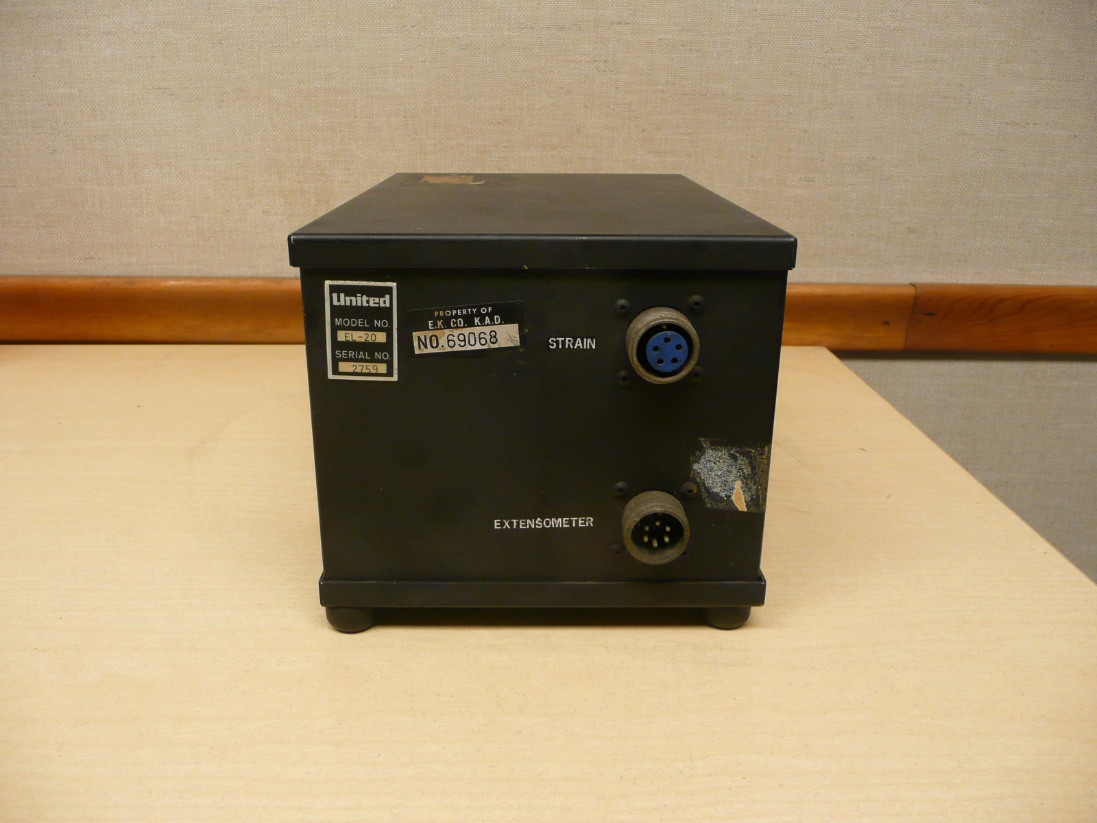 United Calibration Corporation EL-20 Strain Extensometer | eBay