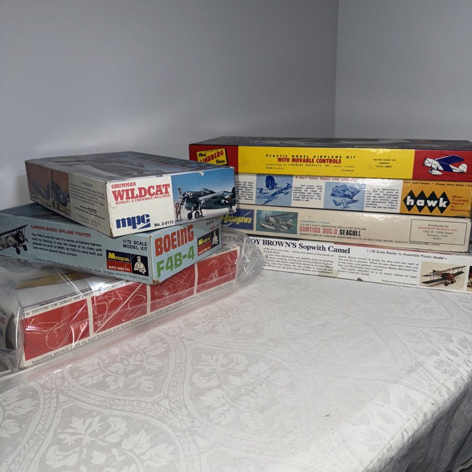 7 Model Kits Hasegawa Revell Grumman Monogram AMT Lindberg Airplane Lot ...