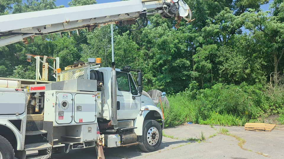 2011 International 4400 Altec DL42-BB 42' Digger Derrick Boom Truck ...