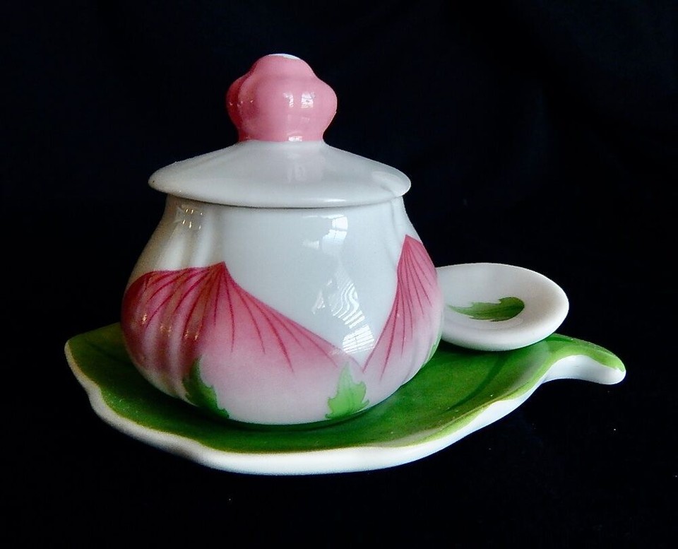 Child's Tea Set Tulip Design Cups Leaf Saucers Creamer Covered Sugar ...