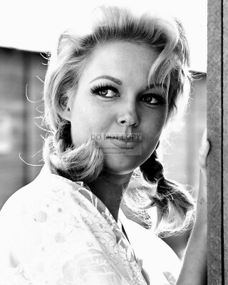 CYNTHIA LYNN ON THE SET OF "HOGAN'S HEROES" - 8X10 PUBLICITY PHOTO (FB ...