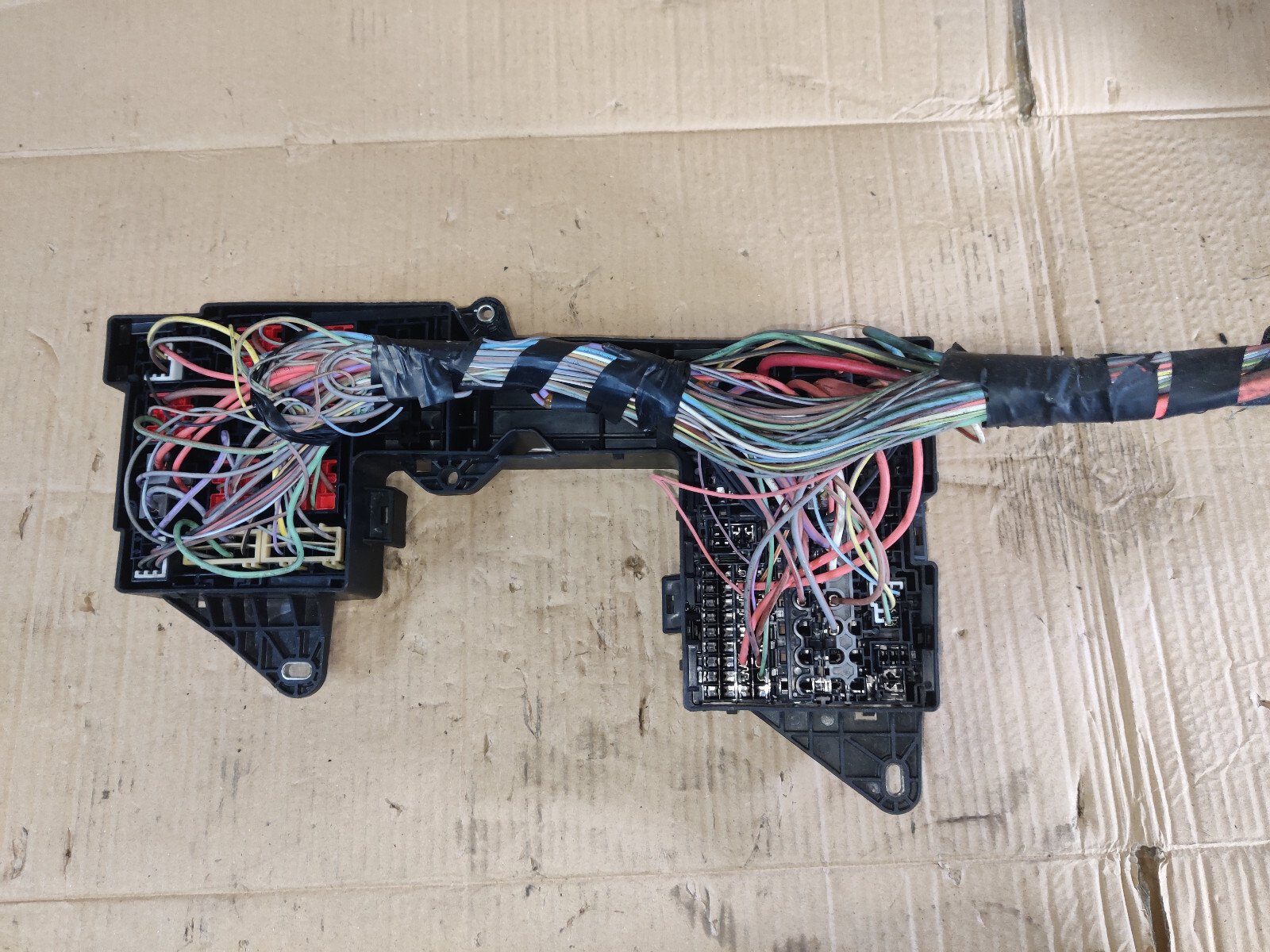 2007-2015 JAGUAR XF X250 ENGINE FUSE RELAY SMART JUNCTION BOX 8X2T ...