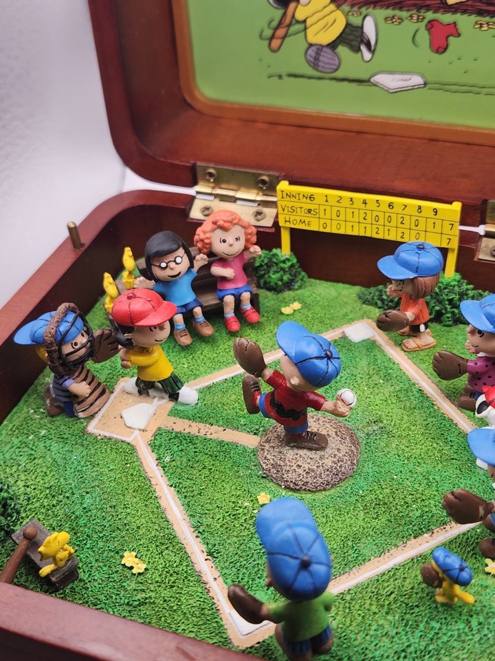 Danbury Mint Peanuts Play Ball Charlie Brown Music Box ! Comes With No ...
