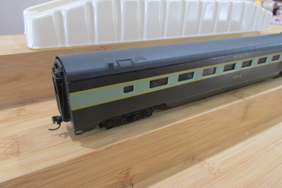 HO Scale IHC Coach #2714 Passenger Car ERIE Lot#5243 | eBay