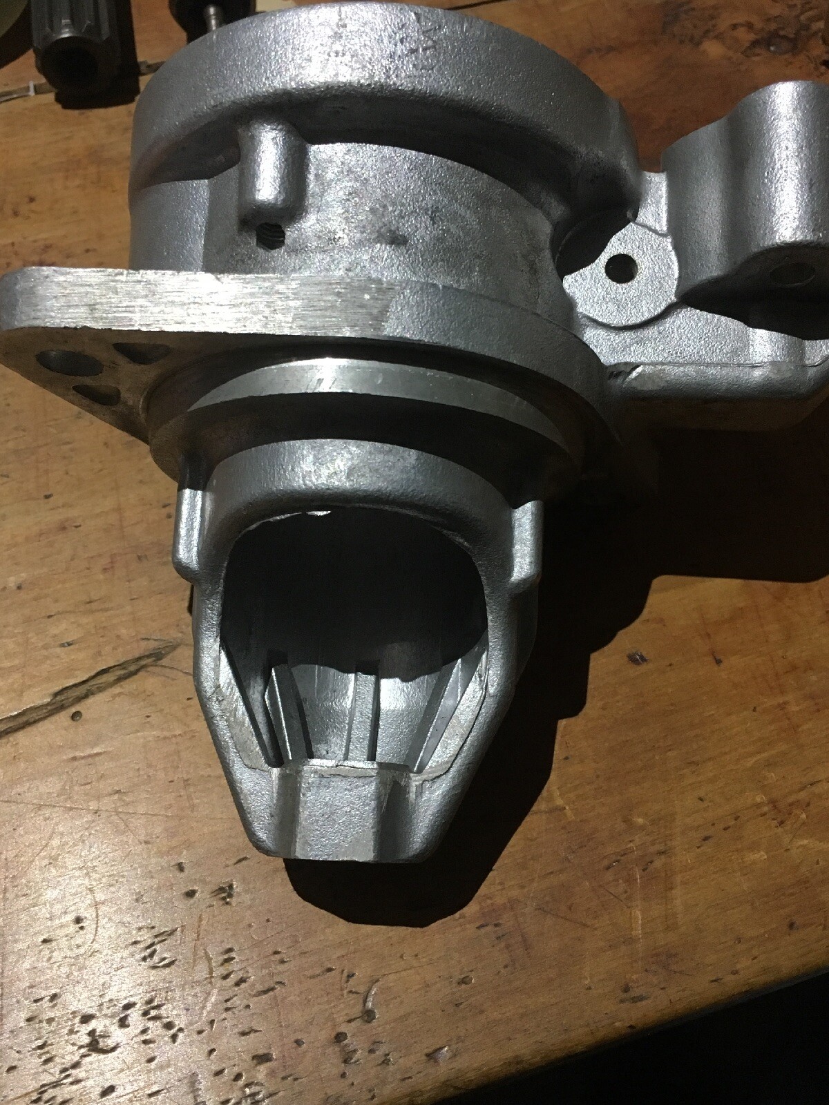 LEYLAND P76 LUCAS PINION DRIVE END BRACKET V8/ E6 P/N 62251444 NOS ...