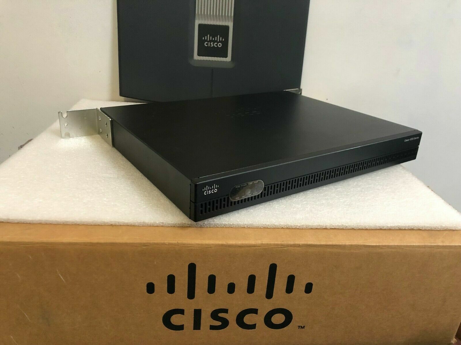 CISCO ISR4321-V/K9 Gigabit Voice Router ISR4321 uck9 License **NO CPU ...