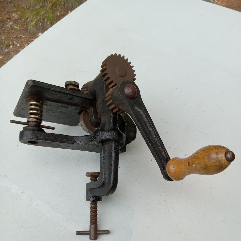 Vintage Columbus Corp. Columbus Ohio Hand Crank Pinking Shear Machine ...