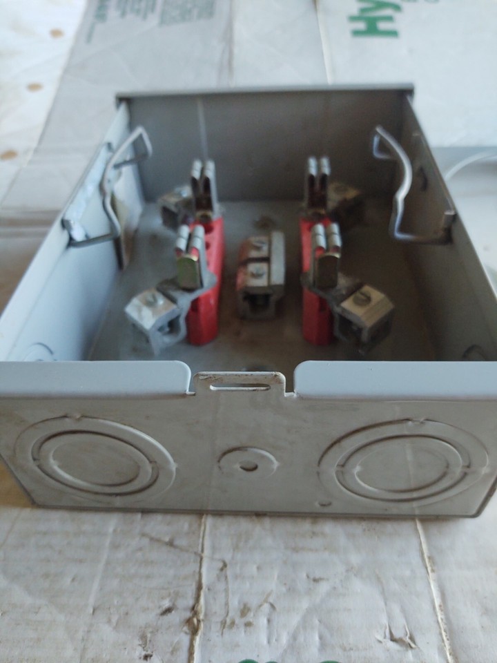 Milbank 100 AMP CONT. 600 VAC Underground Meter Base | eBay