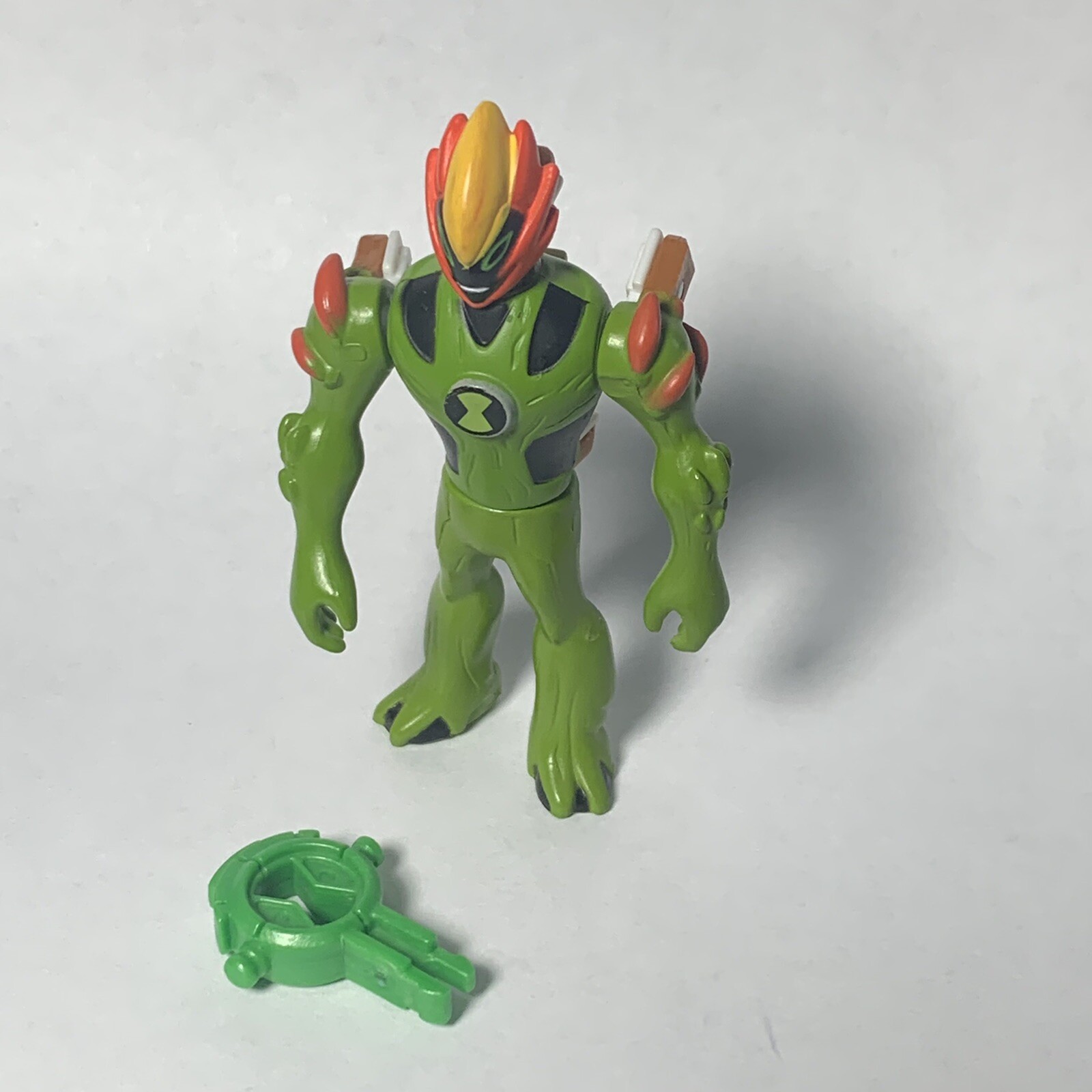 Ben 10 Ultimate Alien Force Creation Chamber Swampfire Build Figure ...
