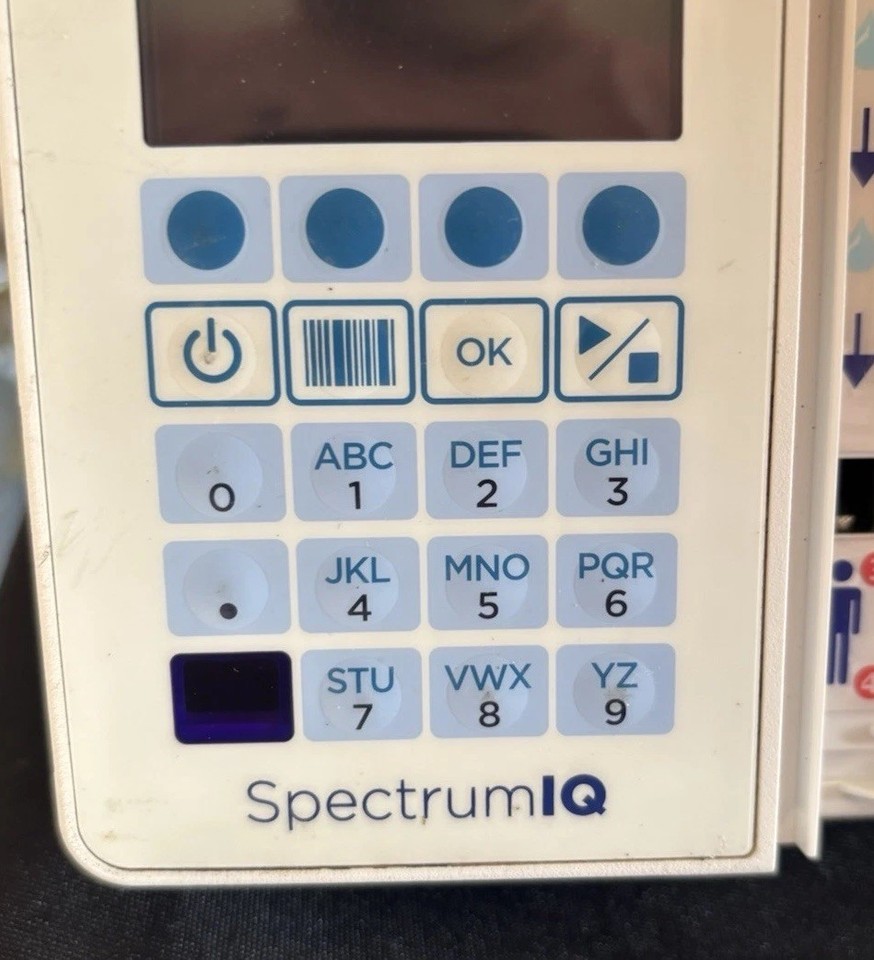 Baxter Sigma Spectrum IQ Pump w AC Power Supply & New Battery ...