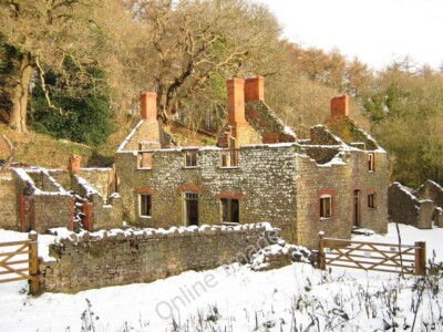 Photo 6x4 Abandoned farmhouse Lower Failand A snowy scene near Portbury ...