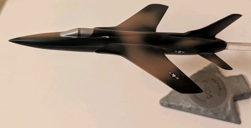 Precise / Topping F-105 Thunderchief THUD Aircraft Model / Contractor ...
