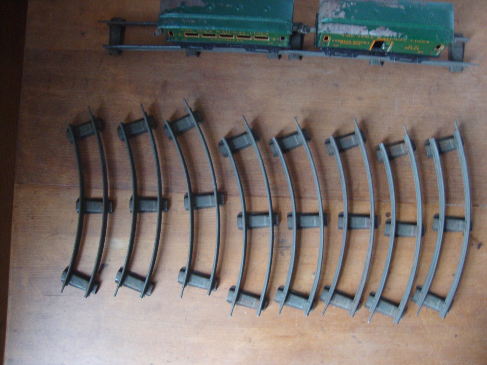 Ives Tinplate Train 8 Wheel Cars 60 & 62 + 10 Piece 2 Rail Oval Banked ...