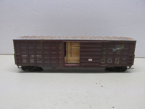 WEATHERED ~ CHICAGOO NORTHWESTERN 50' BOX CAR # 161942 W/LUMBER LOAD~HO SCALE | eBay