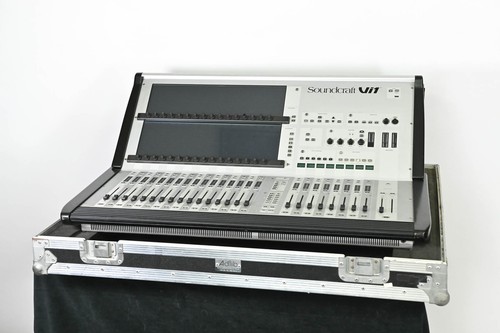 Soundcraft Vi1 32-Channel Digital Mixing Console with Road Case CG01A50 ...