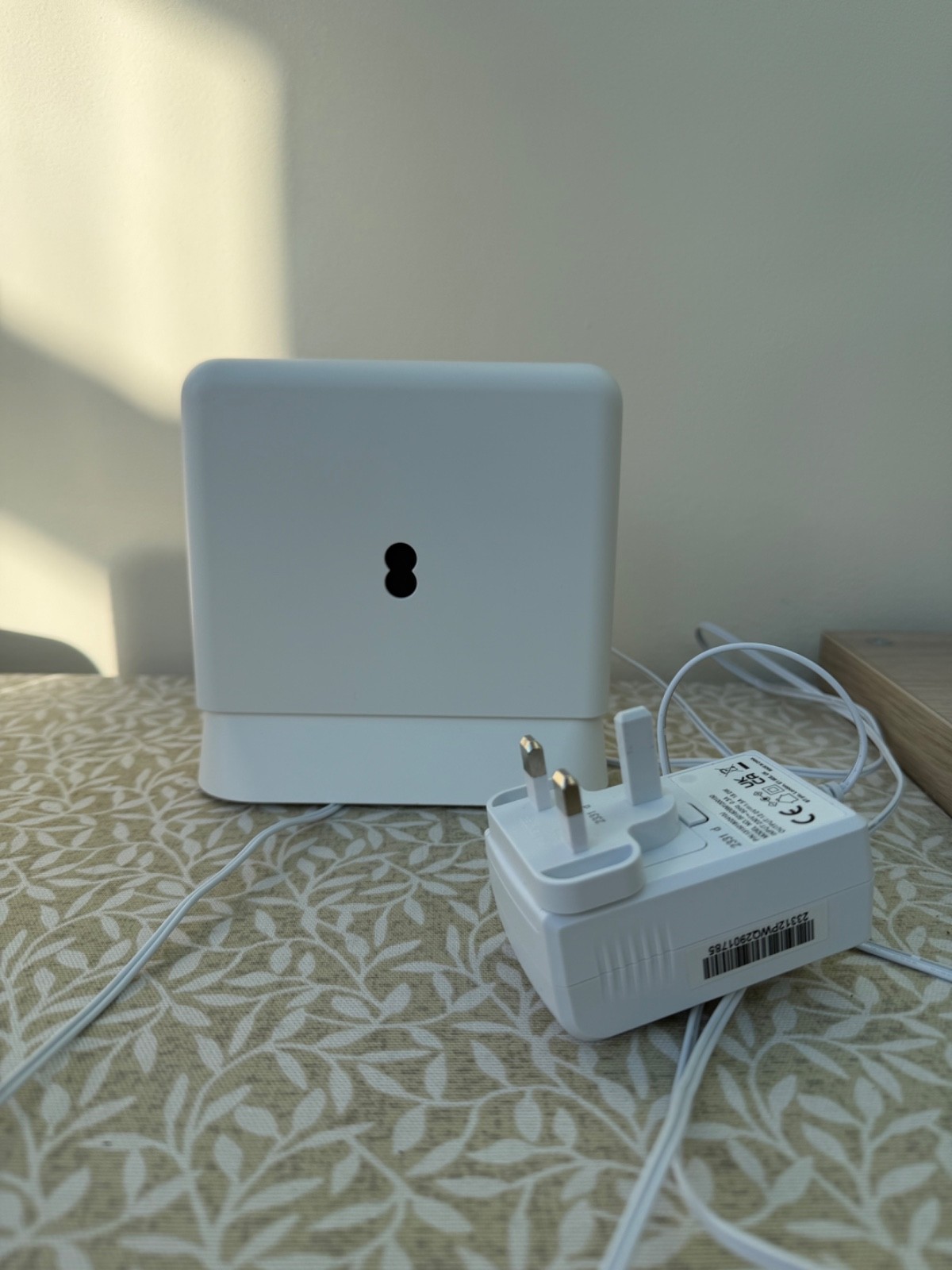 ee sw30a WIFI extender for use with EE Smart Hub Plus (SH31B/SH32B ...