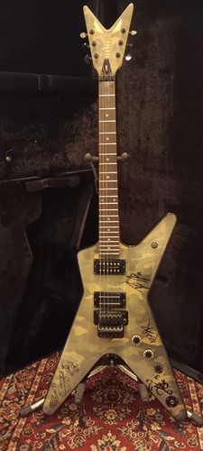 Dean ML Guitar, Dimebag Darrell Camouflage, Signed by BLACK LABEL ...