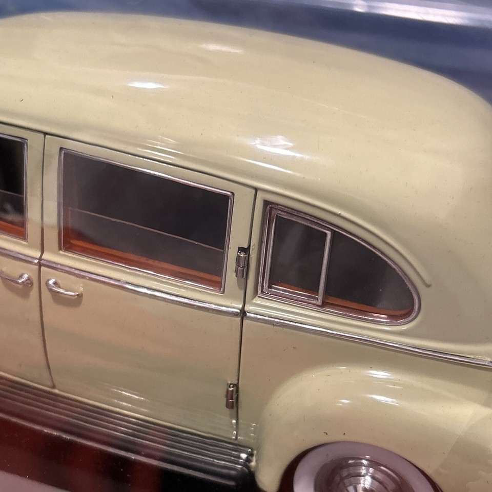 SIGNATURE MODELS 1941 PACKARD LIMOUSINE LIGHT YELLOW 1:18 DIECAST MODEL ...