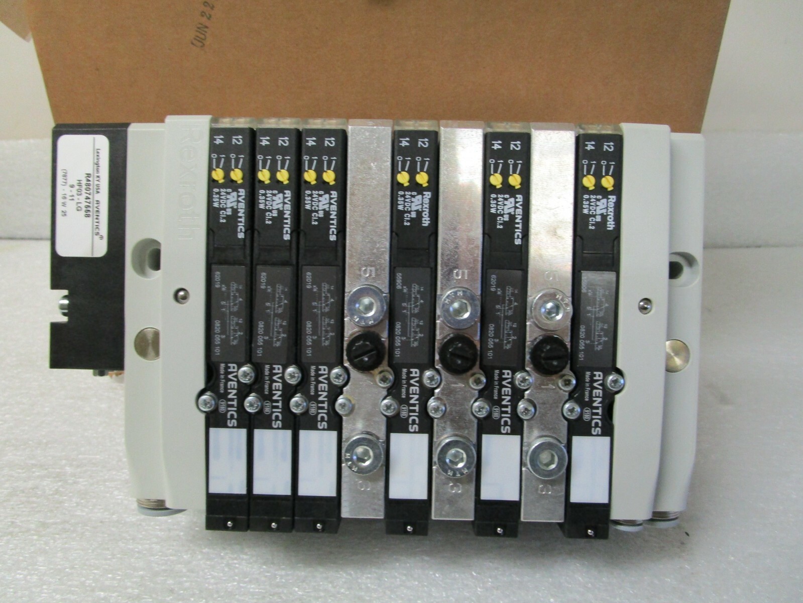 Aventics R480747558 Manifold with (6) Valves 0820 055 101 24VDC .35W ...