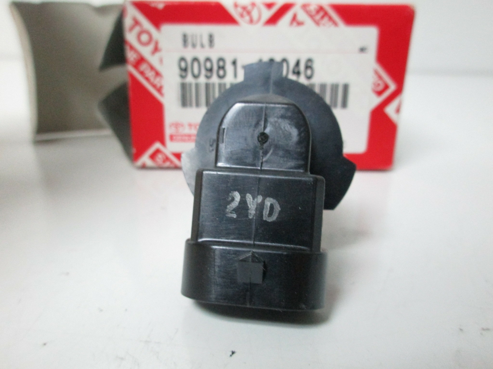 TOYOTA / LEXUS HEADLIGHT BULB NEW CONDITION 90981-13046 | eBay