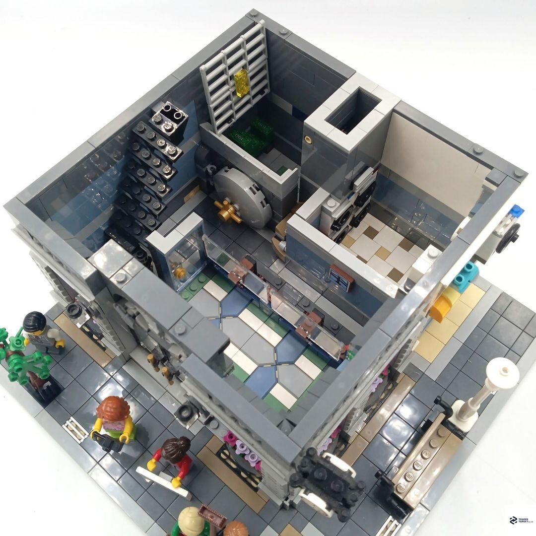 LEGO Creator Expert Modular Buildings Brick Bank 10251 In 2016 Used ...