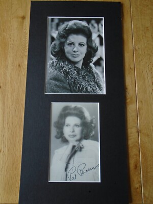 Pat Phoenix Genuine Signed Authentic Autograph - UACC / AFTAL. | eBay