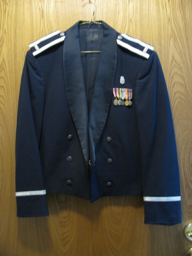 VINTAGE USAF OFFICERS MESS DRESS UNIFORM WITH MINI MEDALS / BADGE ECT ...