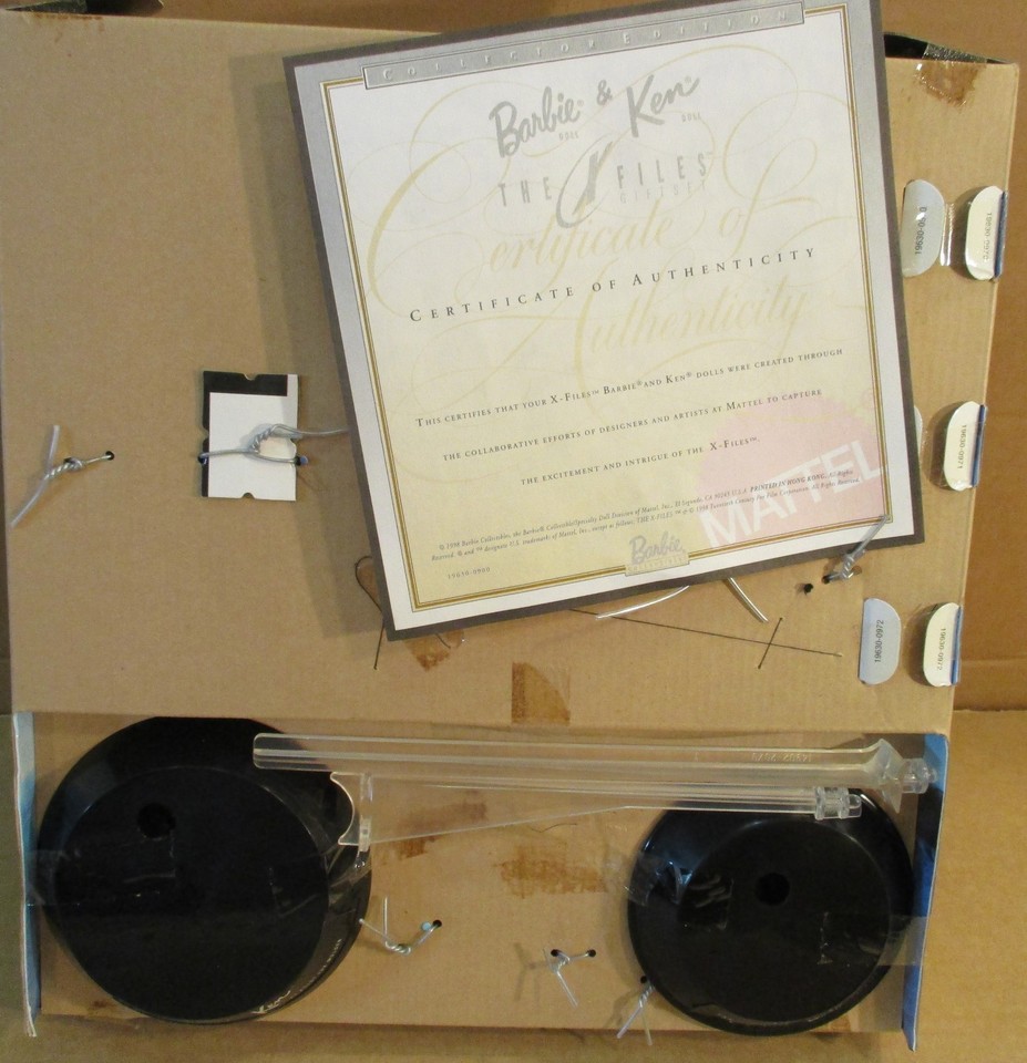 The X-Files Gift Set Barbie Agent Dana Scully Ken Doll Fox Mulder Fight ...