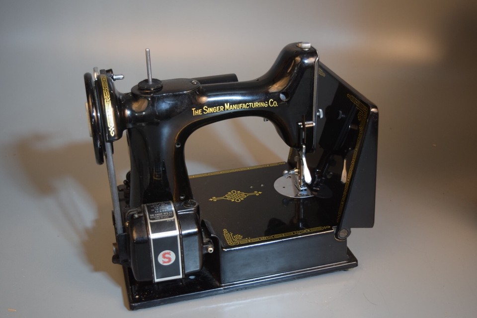 Vintage 1950 Black Singer 221K Featherweight Sewing Machine + Case ...