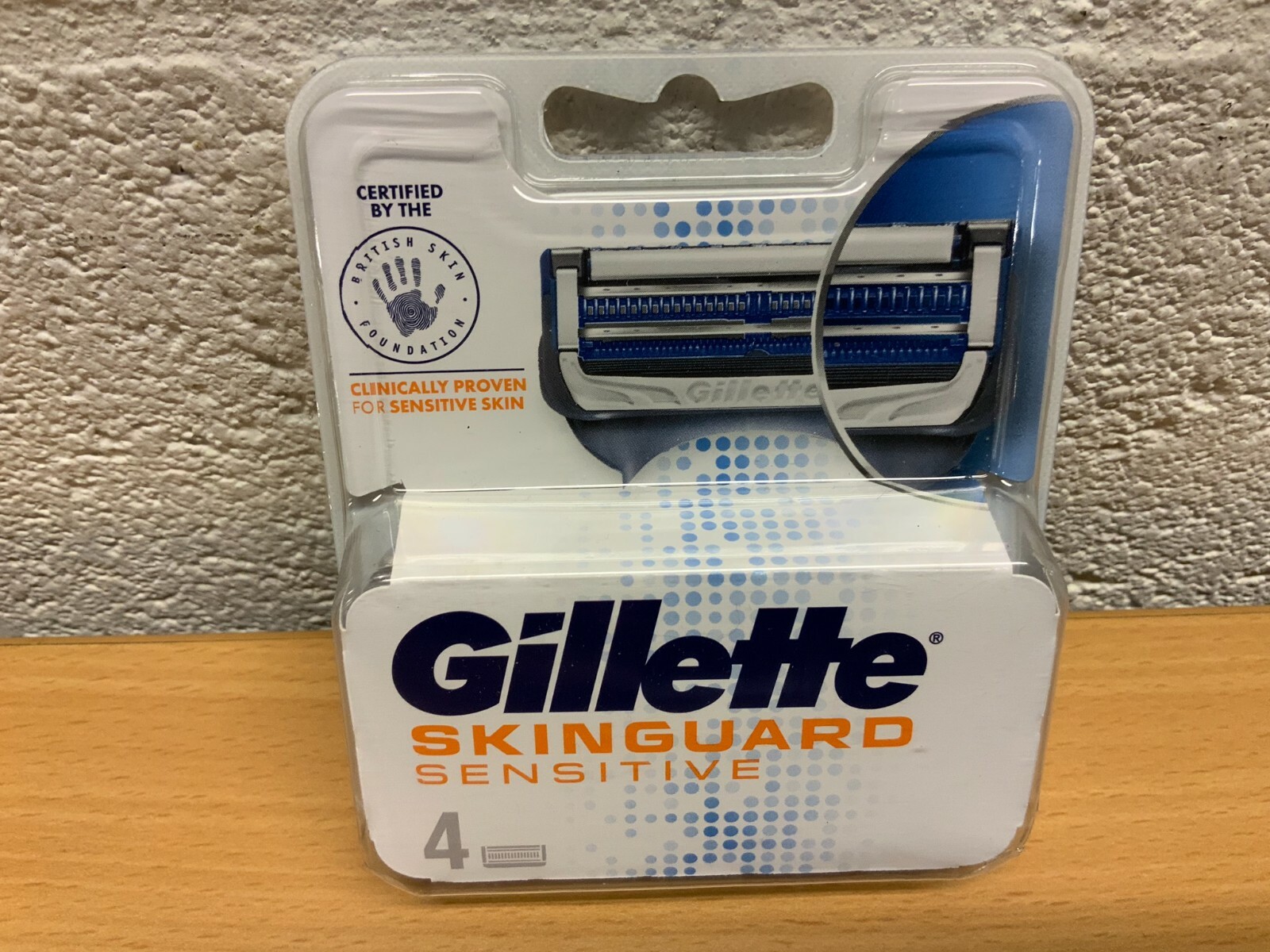 GILLETTE SKINGUARD SENSITIVE BLADES GIFT SET OR RAZOR + BLADES 4 5 8 ...