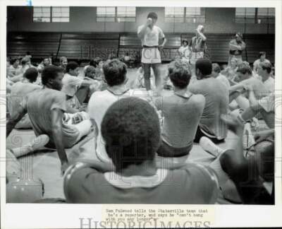 1980 Press Photo Sam Fulwood Addressing Statesville High School ...