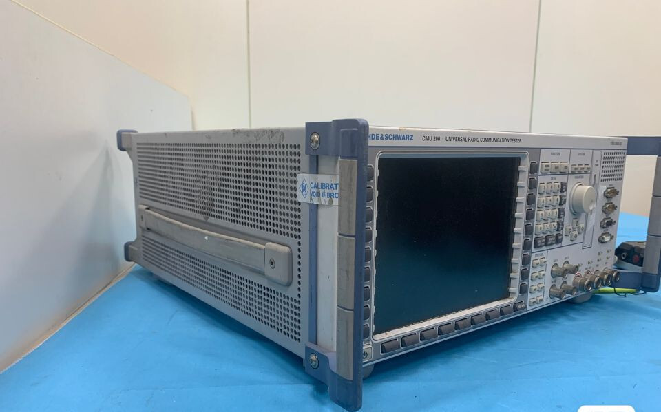 Rohde & Schwarz CMU200 Universal Radio Communications Tester w options ...