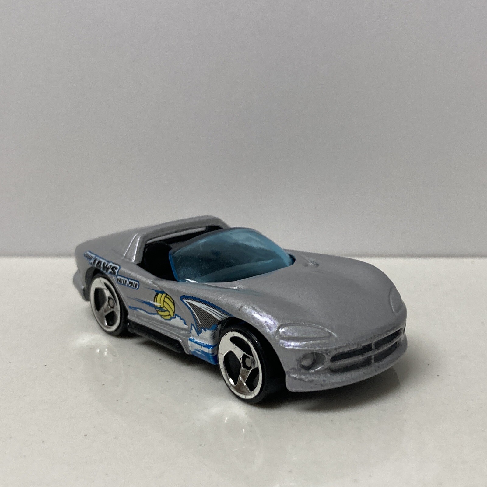 1992-1995 Dodge Viper SR1 RT/10 Collectible 1/64 Scale Diecast Diorama ...