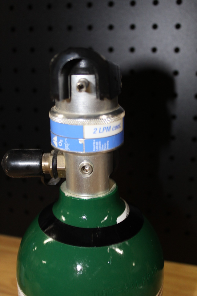 Invacare HF Oxygen ML6 Tank HF2PCL6 With Easy Pulse Regulator Empty ...