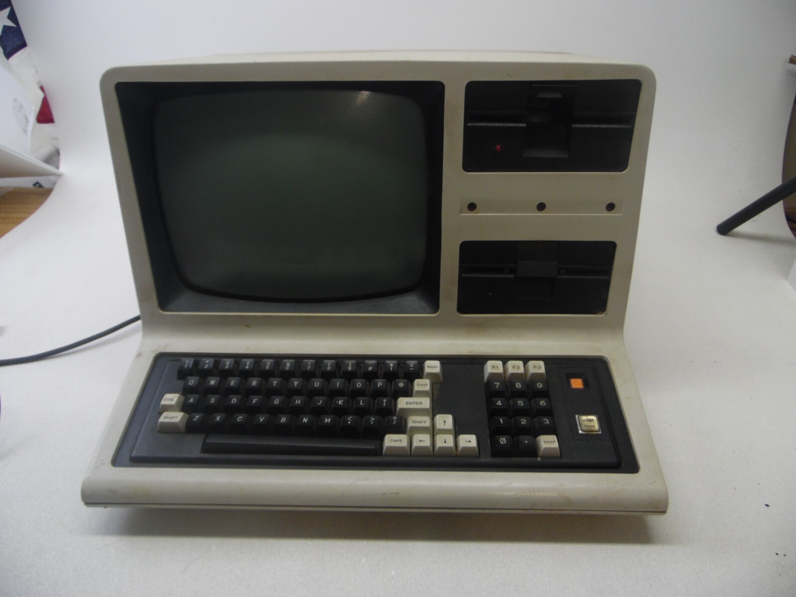 VINTAGE RADIO SHACK TRS-80 COMPUTER MODEL 4 28-1089 DOES NOT POWER ON ...